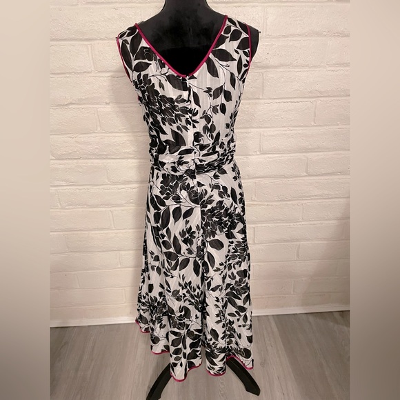 Bobbie Bee | Dresses | Bobbie Bee Black And White Floral Sleeveless Fit ...